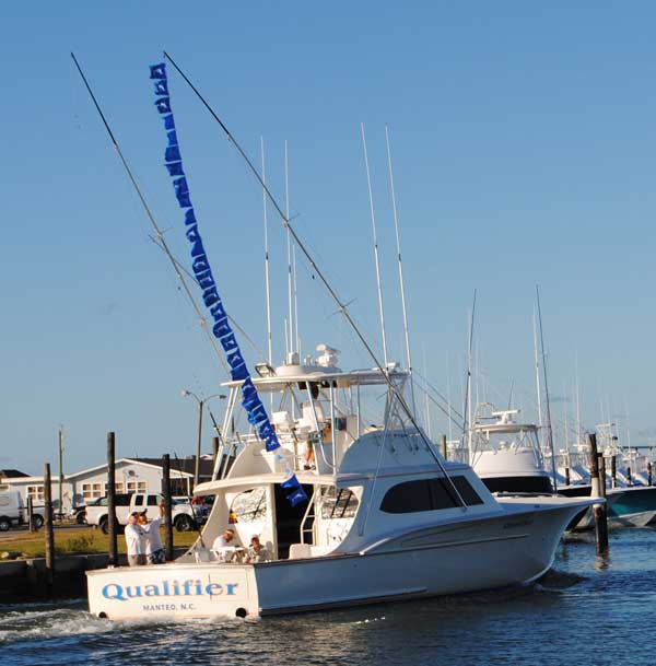QUALIFIER finds white-hot marlin bite this fall! – Paul Mann Custom Boats
