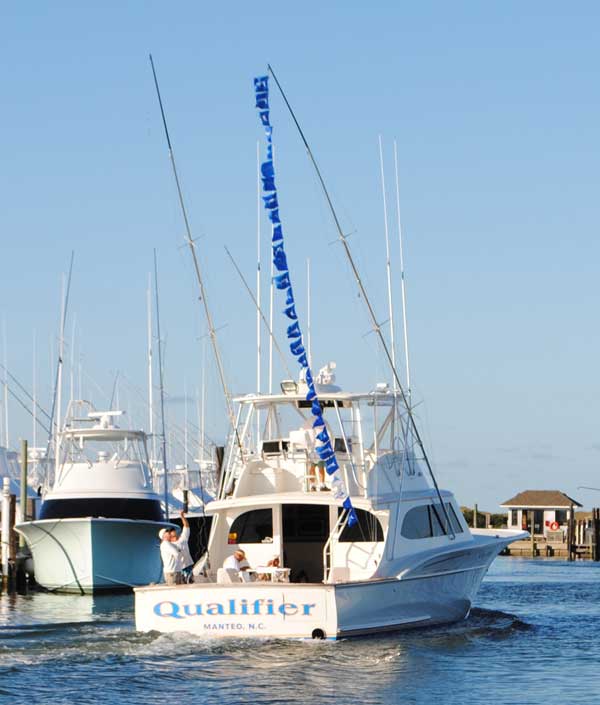 QUALIFIER finds white-hot marlin bite this fall! – Paul Mann Custom Boats